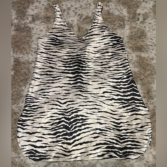 amaretta | Intimates & Sleepwear | Vintage Amaretta 8s Zebra Print Slip ...